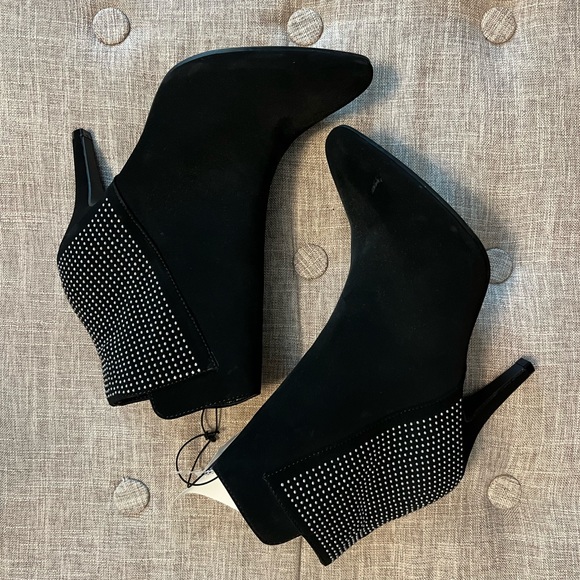 me too | Shoes | Nwt Ankle Boot Heels | Poshmark